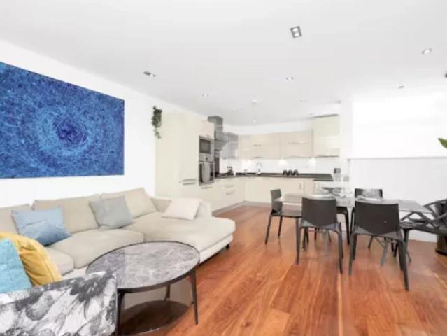 Apartment at Bevenden Street, Greater London