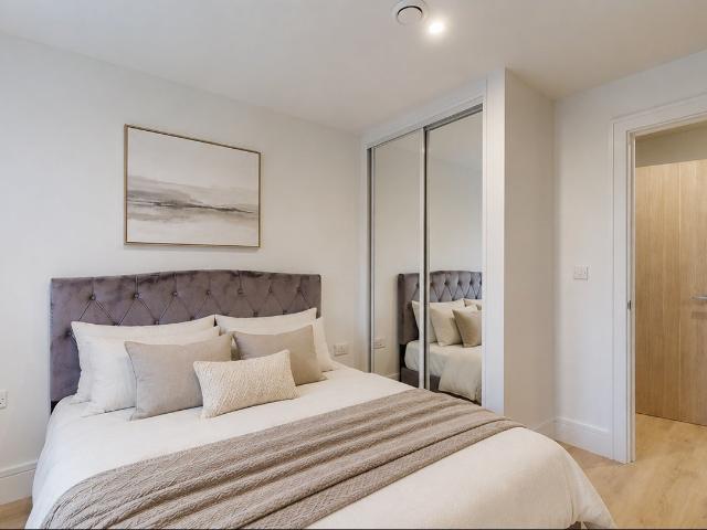 Apartment at Beverley Avenue, Greater London