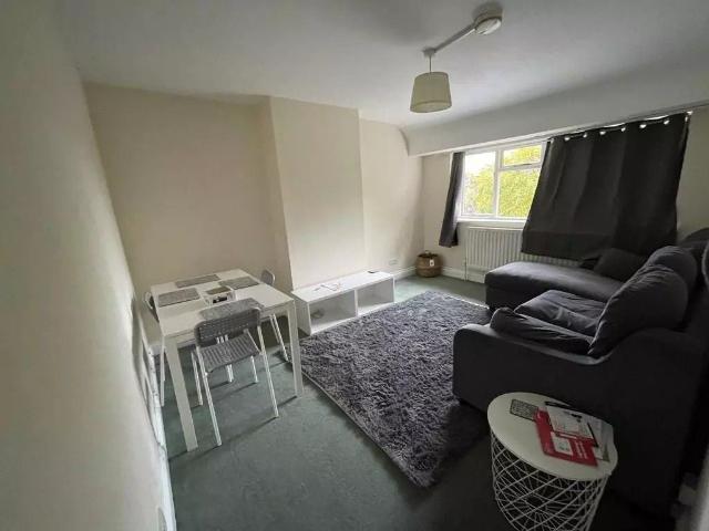 Apartment at Beverley Gardens, Greater London