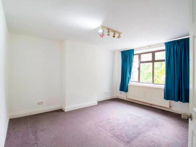 Apartment at Beverley Gardens, Greater London