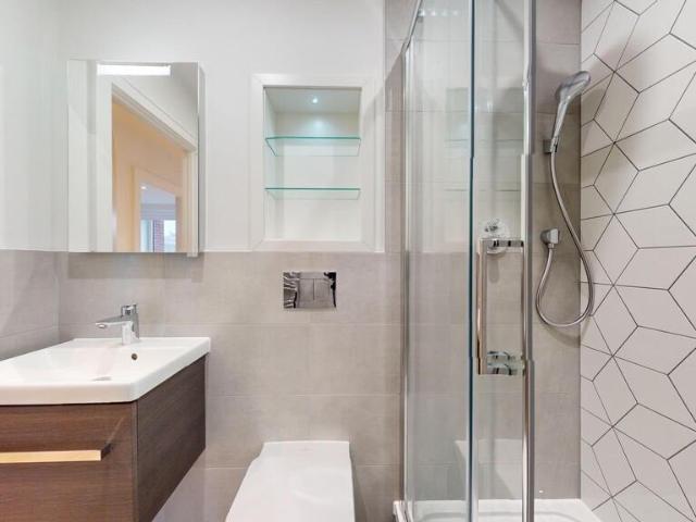 Apartment at Beverley Way, Greater London