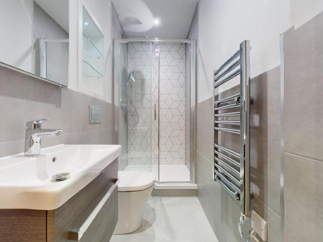 Apartment at Beverley Way, Greater London