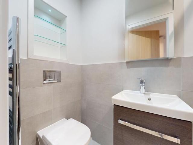 Apartment at Beverley Way, Greater London