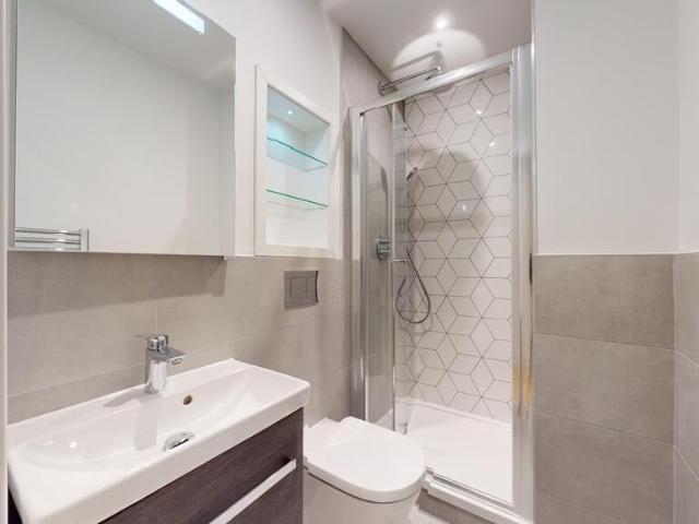 Apartment at Beverley Way, Greater London