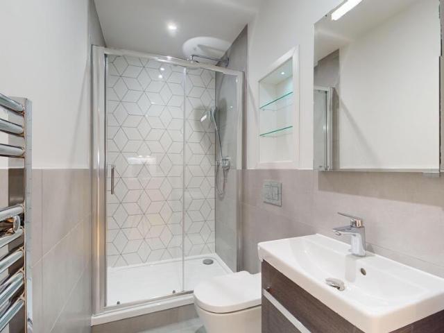 Apartment at Beverley Way, Greater London