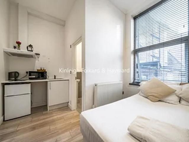 Apartment at Beaconsfield Terrace Road, Greater London