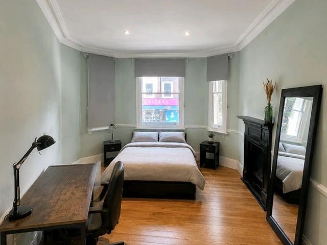 Apartment at Beaumont Crescent, Greater London