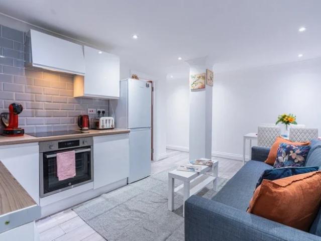 Apartment at Beaumont Crescent, Greater London