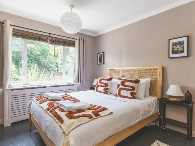 Apartment at Beaufort Court, Greater London