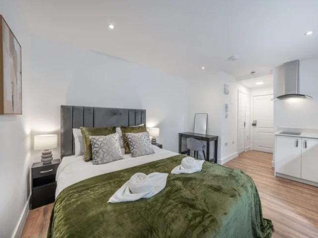 Apartment at Beaufort Gardens, Greater London