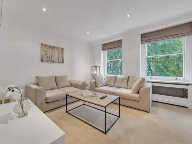 Apartment at Beaufort Gardens, Greater London