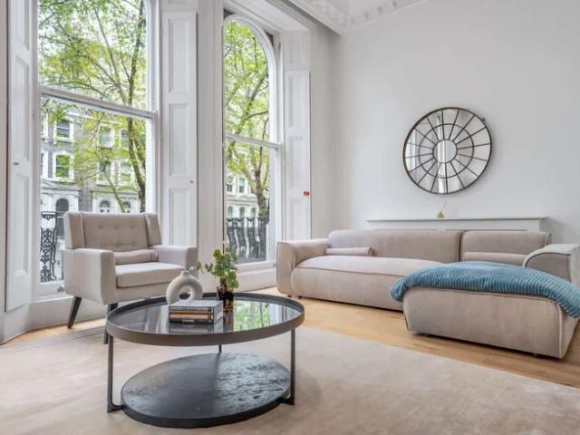 Apartment at Beaufort Gardens, Greater London