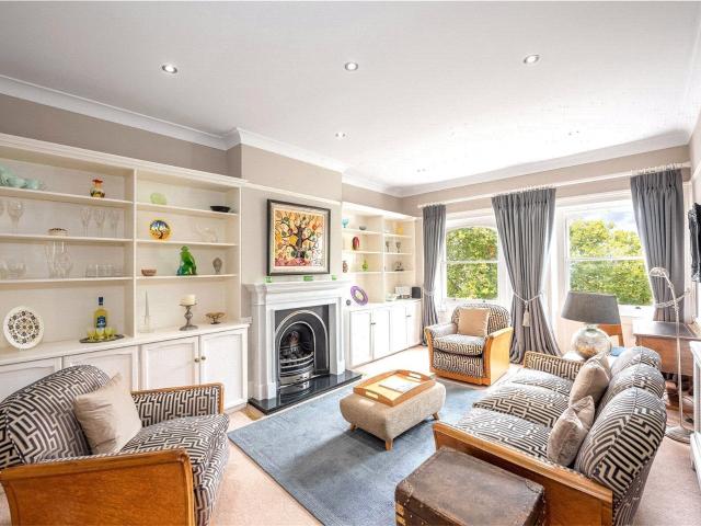 Apartment at Beaufort Gardens, Greater London