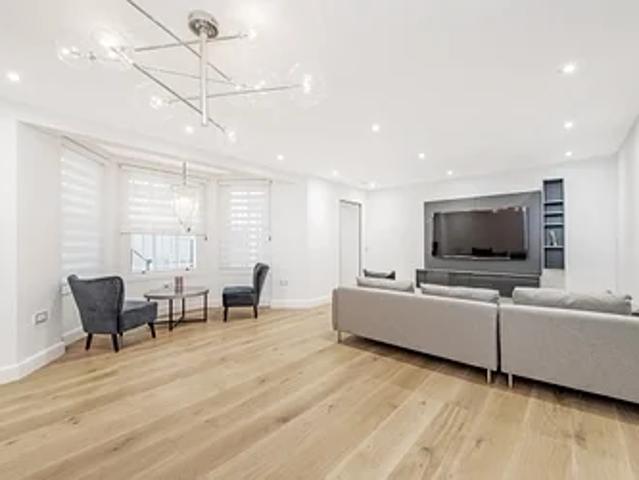 Apartment at Beaufort Gardens, London