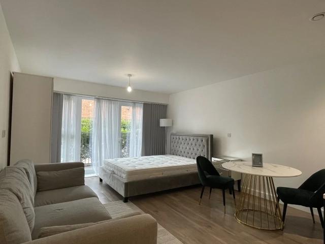 Apartment at Beaufort Square, Greater London