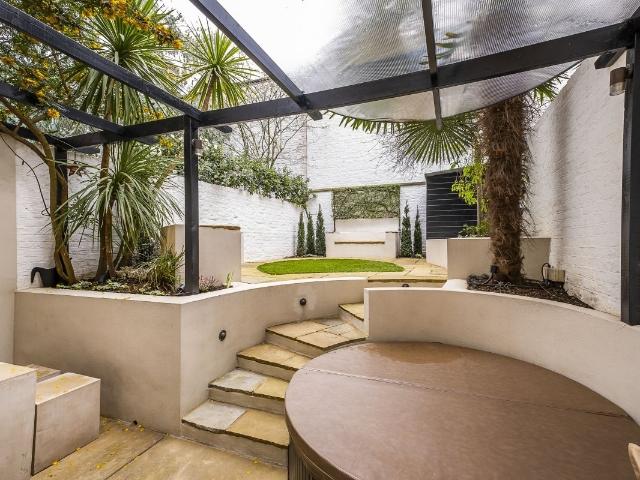 Apartment at Beaufort Street, Greater London