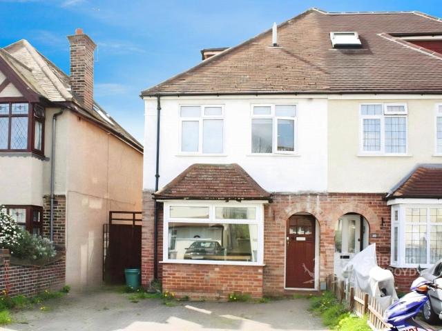 Apartment at Beckingham Road, Guildford