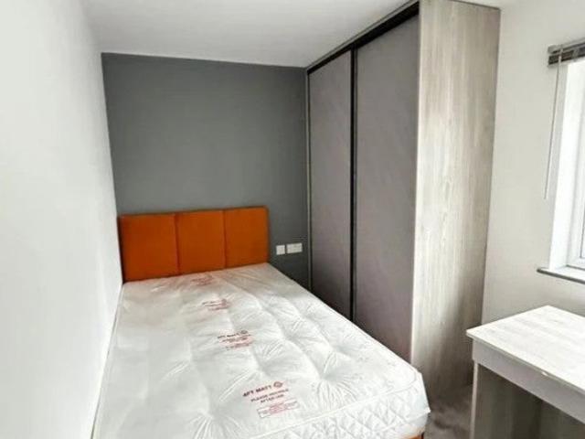 Apartment at Beddington Gardens, Greater London