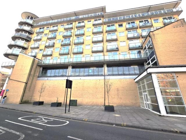 Apartment at Bedfont Lane, Greater London