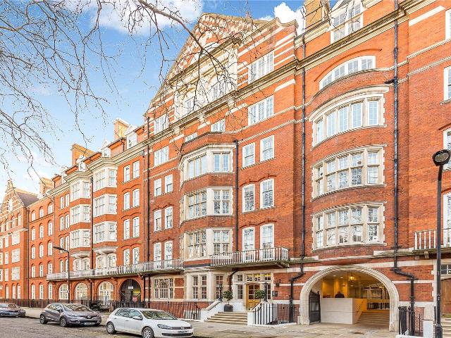 Apartment at Bedford Avenue, Greater London