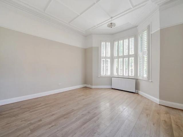 Apartment at Bedford Hill, Greater London