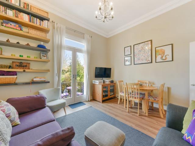 Apartment at Bedford Hill, Greater London