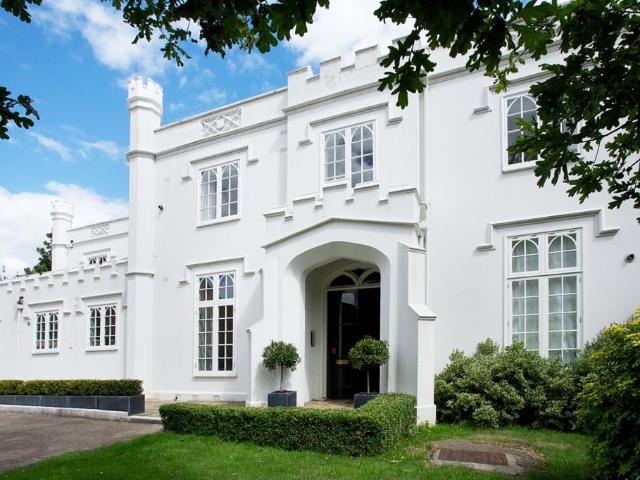 Apartment at Bedford Hill, Greater London