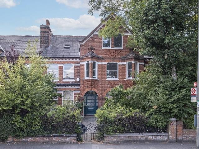 Apartment at Bedford Hill, Greater London