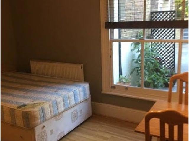 Apartment at Bedford Hill, Greater London