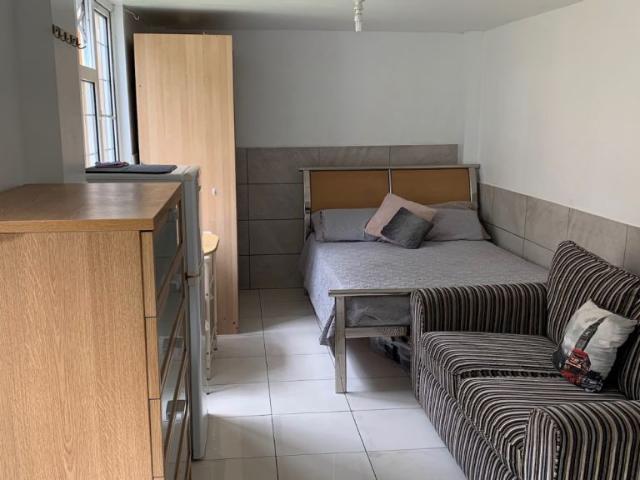 Apartment at Bedlow Way, Greater London