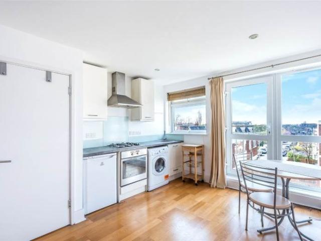Apartment at Beechcroft Close, Greater London