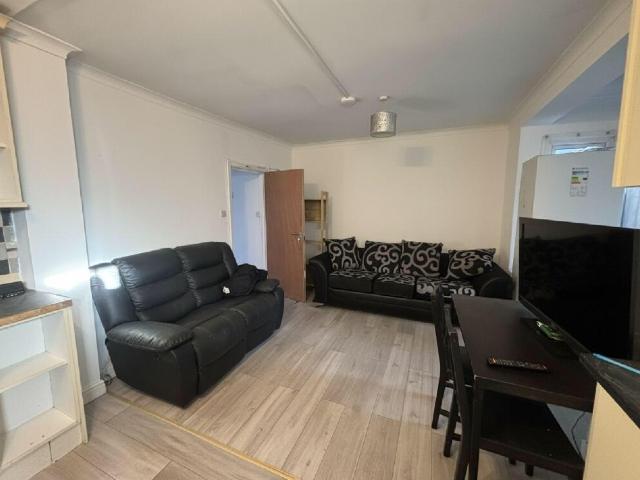 Room at Beeston Road, Nottingham