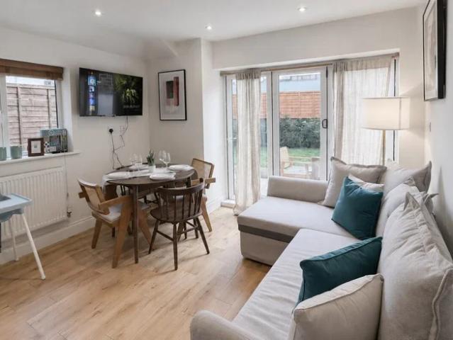 Apartment at Beethoven Street, City of Westminster