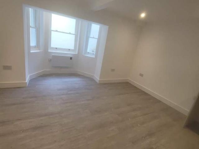 Apartment at Beethoven Street, City of Westminster