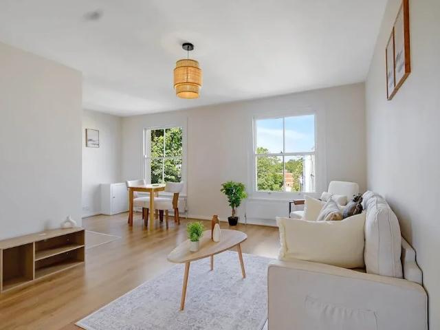 Apartment at Belgrave Gardens, City of Westminster