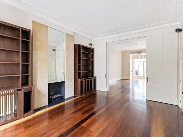 Apartment at Belgrave Mews South, City of Westminster