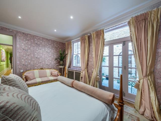 Apartment at Belgrave Road, City of Westminster