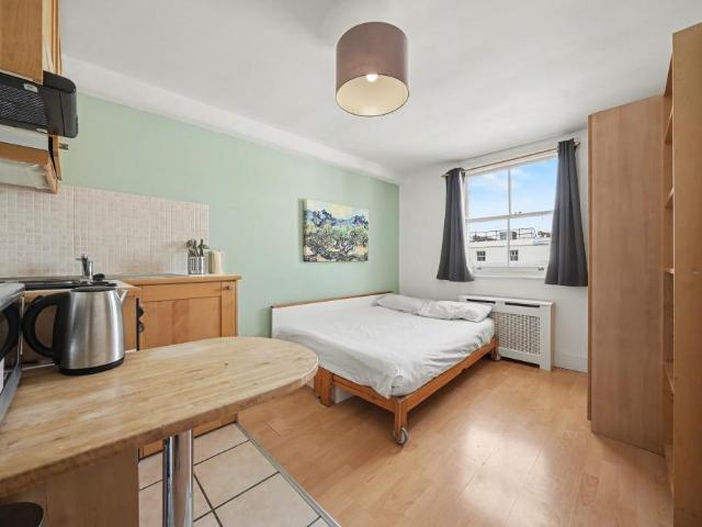 Apartment at Belgrave Road, City of Westminster