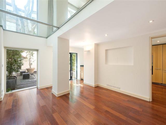 Apartment at Belgravia Mews, Greater London