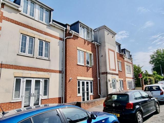 Apartment at Bell Hill Road, Bristol