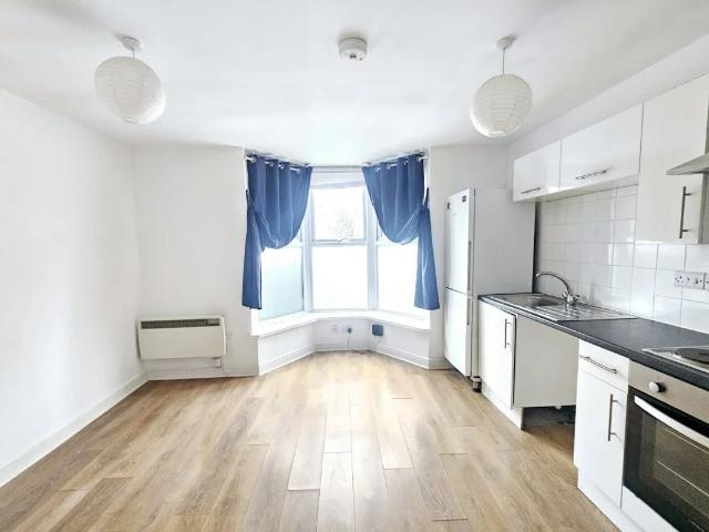 Apartment at Bellevue Road, Southampton
