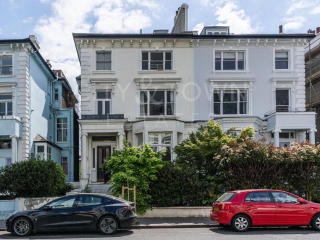Apartment at Belsize Avenue, Greater London