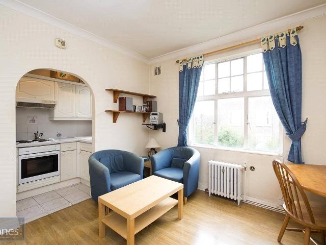 Apartment at Belsize Grove, Greater London