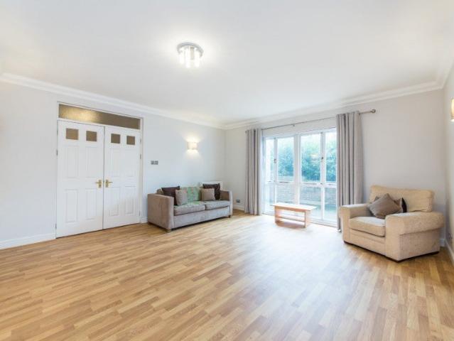 Apartment at Belsize Grove, Greater London