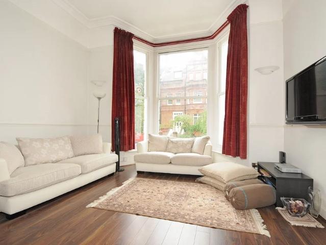 Apartment at Belsize Lane, Greater London