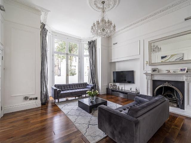 Apartment at Belsize Park Gardens, Greater London