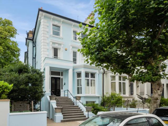 Apartment at Belsize Park Gardens, Greater London