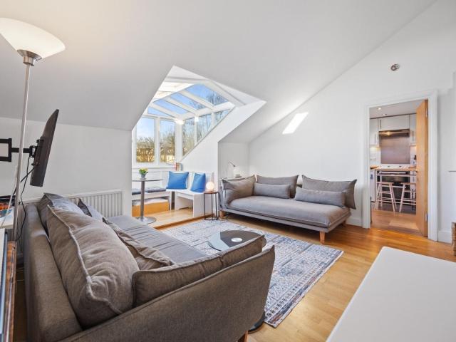 Apartment at Belsize Park Gardens, Greater London