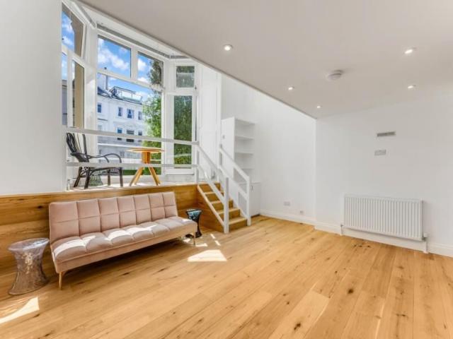 Apartment at Belsize Park Gardens, Greater London