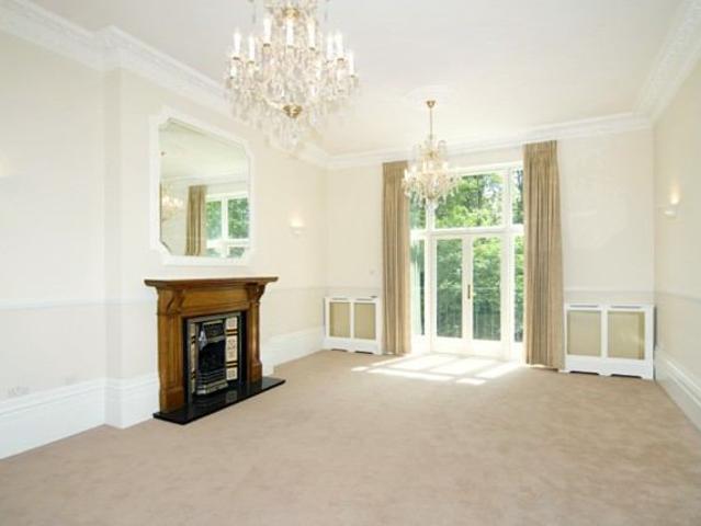 Apartment at Belsize Park Gardens, Greater London